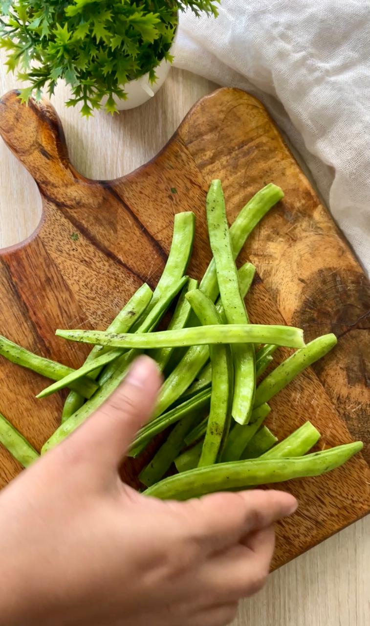 Crispy Cluster Beans (Gawar Phali ) Recipe - Masala Monk