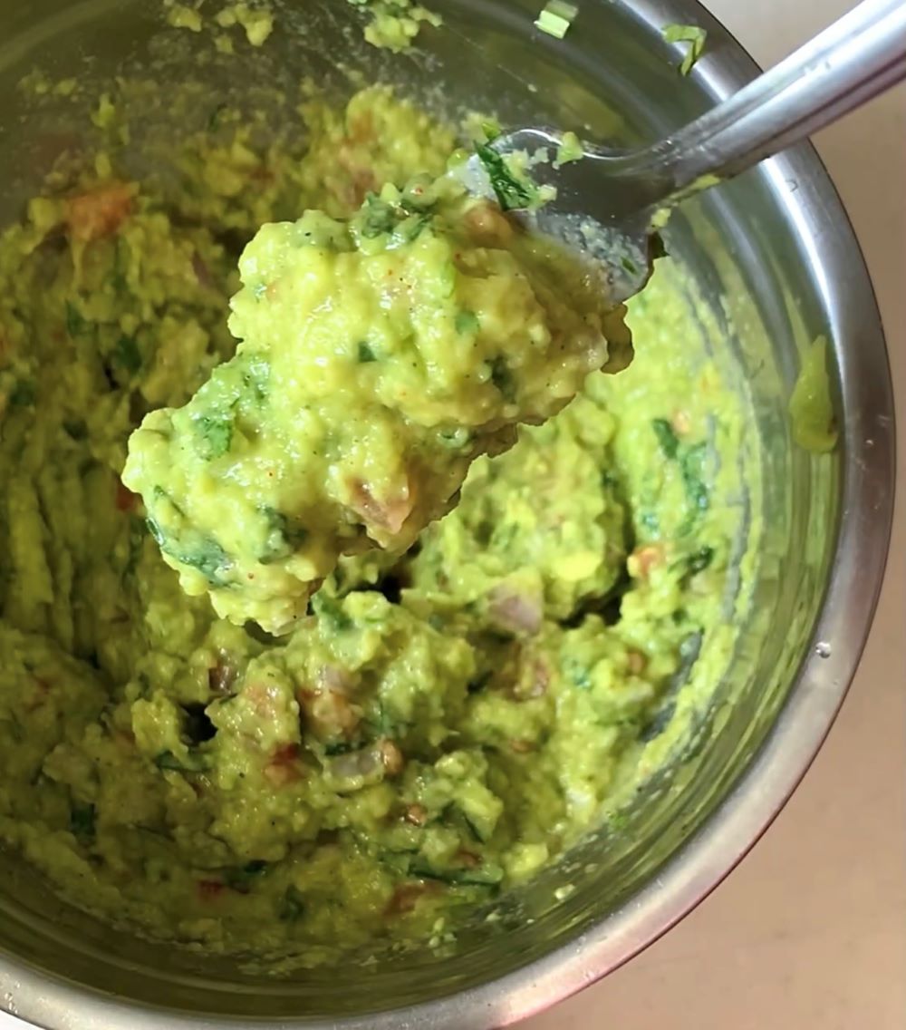 Best Guacamole Recipe (Easy, Fresh and Authentic) - Masala Monk