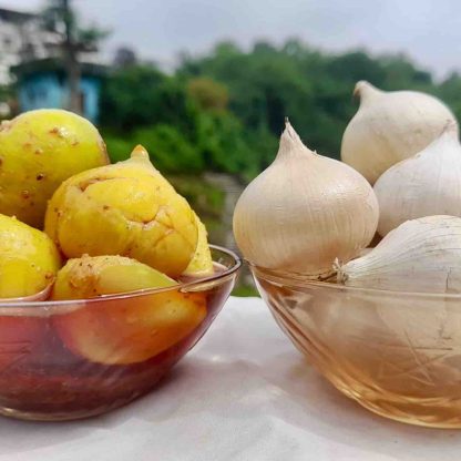 8 Mind-blowing Benefits of Garlic for Skin & Hair - Masala Monk